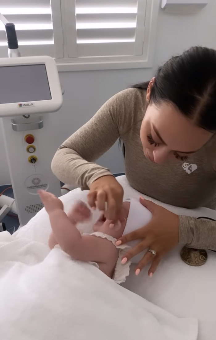 Emilee Hembrow pampers daughter with a 'baby facial| Bounty Parents