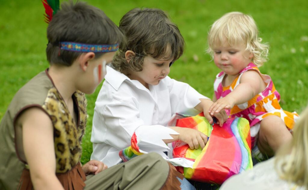 How to play Pass the ParcelHow to play Pass the Parcel: Which game ...